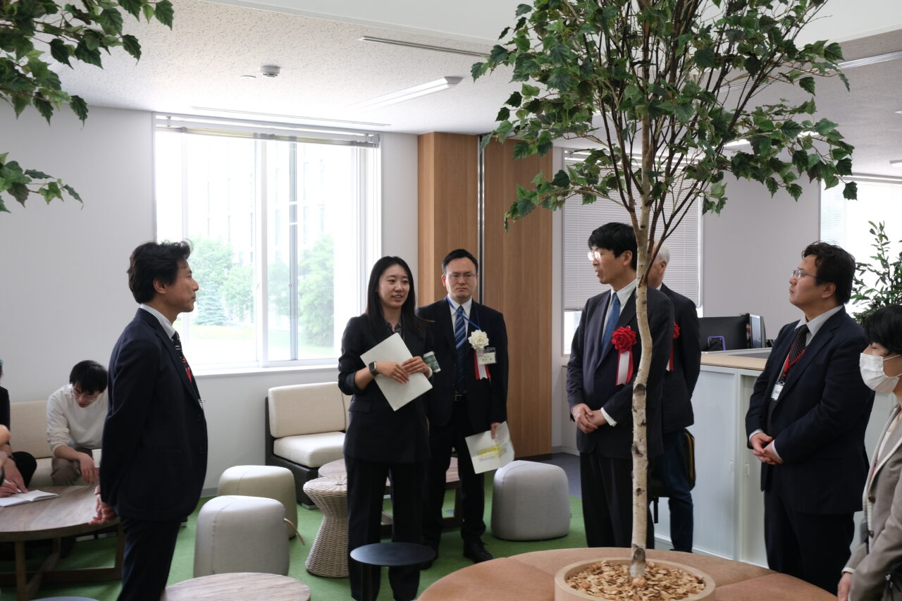 化学反応創成研究拠点（WPI-ICReDD）が新棟落成記念式典を行いました – 北海道大学 化学反応創成研究拠点 (ICReDD)