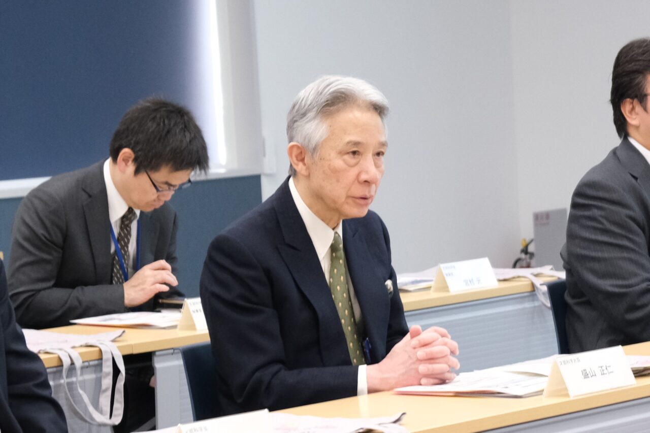 盛山正仁 文部科学大臣がICReDDを来訪されました – 北海道大学 化学反応創成研究拠点 (ICReDD)