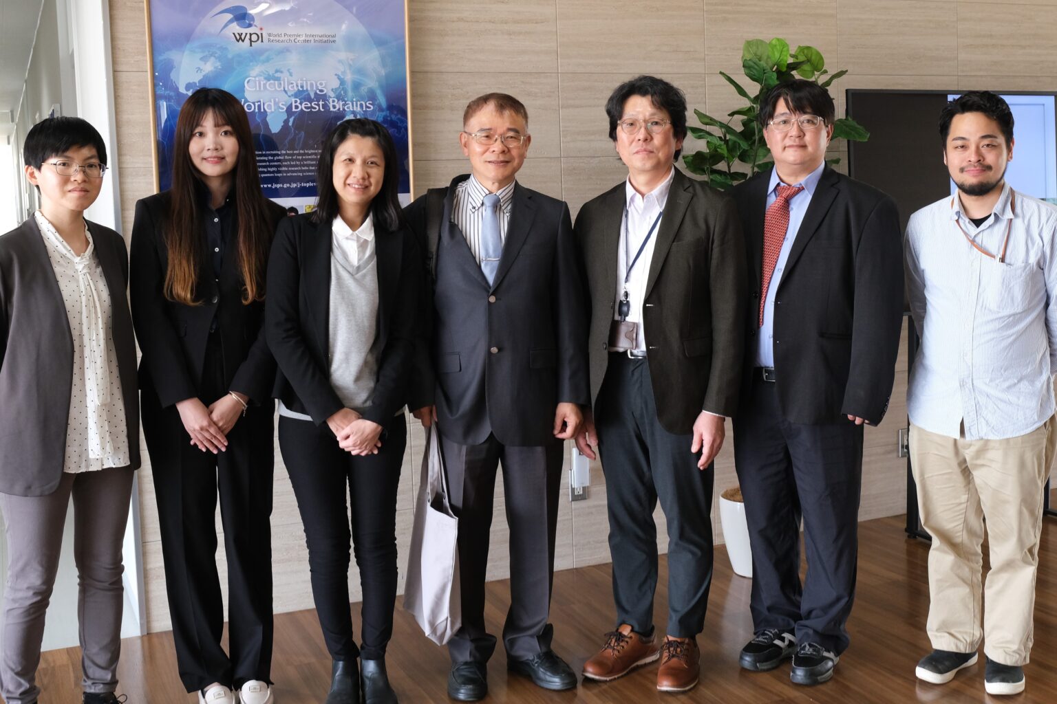 国立中興大学よりKuan-Jiuh Lin教授らが来訪 – 北海道大学 化学反応創成研究拠点 (ICReDD)