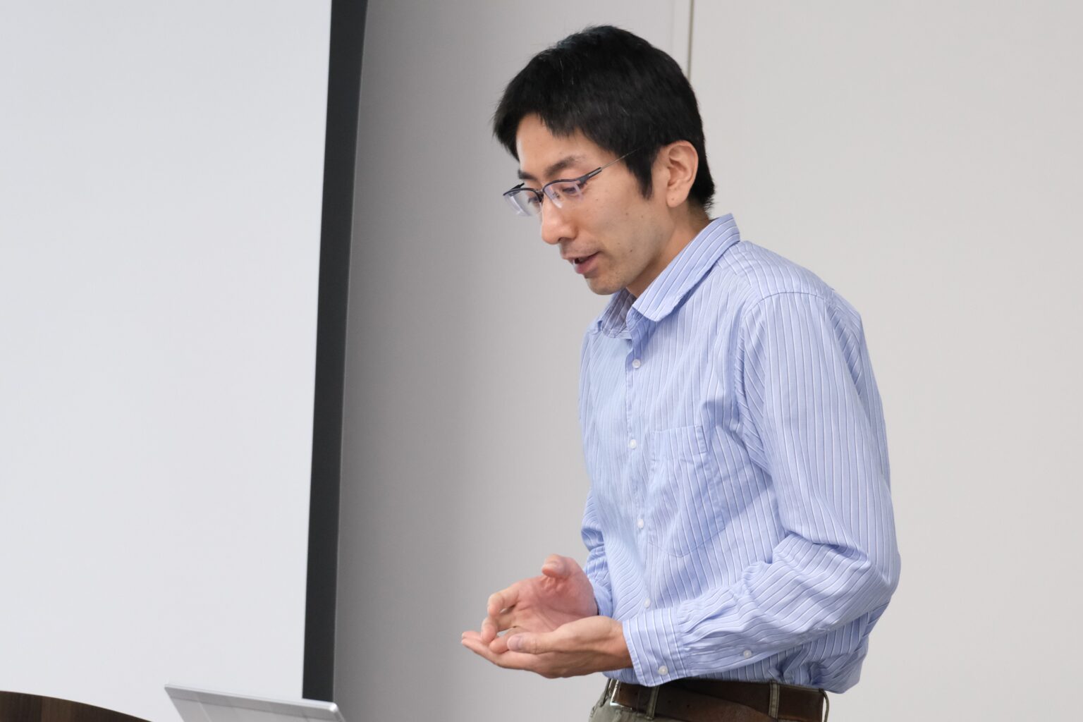 Adeline Lassaux在日フランス大使館科学技術担当官らがICReDDを来訪 – 北海道大学 化学反応創成研究拠点 (ICReDD)